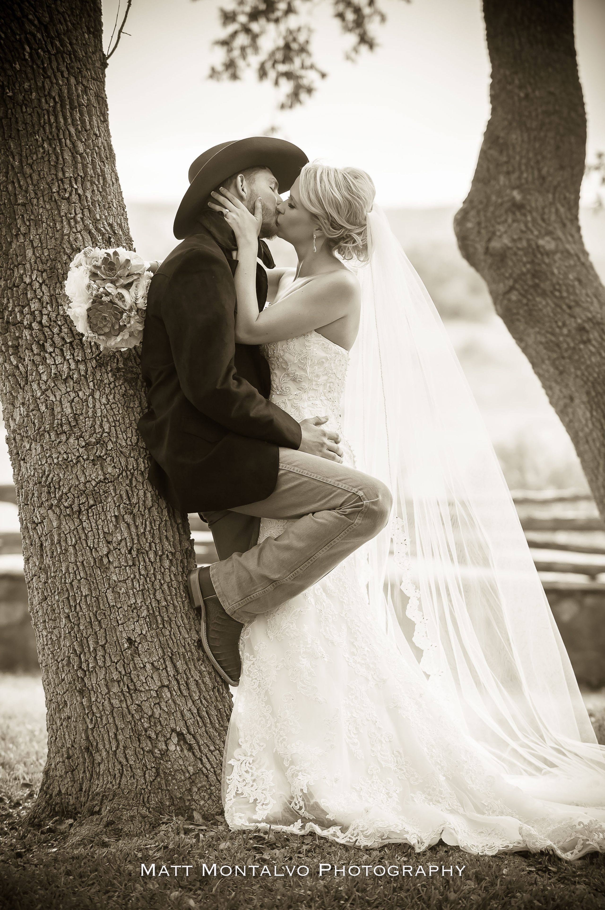 inspiring oaks ranch wedding photography in Wimberly TX.